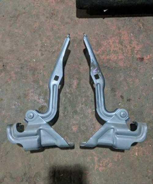 Петля капота Mazda Cx7 EH 2009-2012