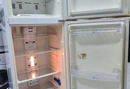 Холодильник Whirlpool 173 см
