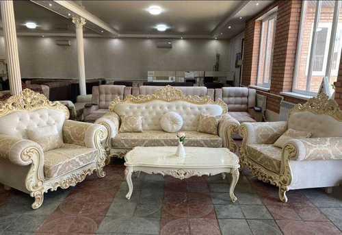 Новый раскладной диван и кресла барокко