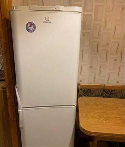 Холодильник Indesit 2-х камерный