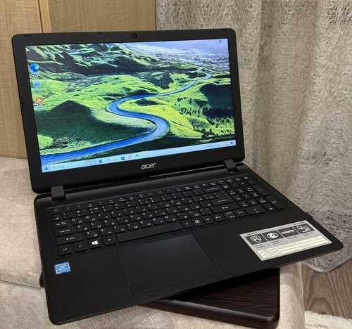 15.6" Acer Aspire ES 15, A8, RAM 4 ГБ, 500 ГБ, Radeon R5 Graphics
