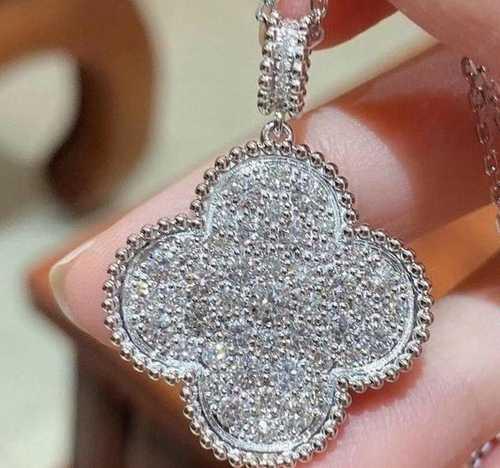 Колье Van Cleef & Arpels Magic Alhambra белое золото 45 бр. 2.4403 ct