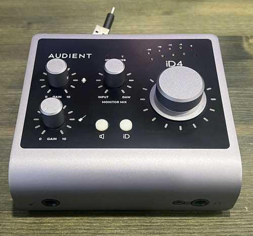 Звуковая карта audient id4 mkii