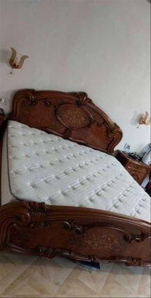 Кровать двухспальная с матрасом 190 на 180