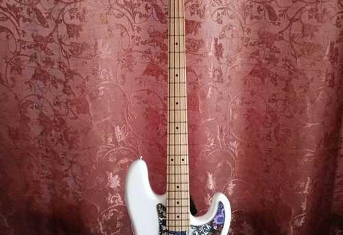 Бас-гитара Fender Precision Bass