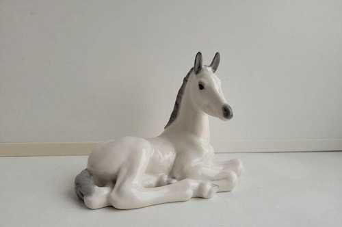 Фарфоровая статуэтка СССР - Белая лошадь. лфз