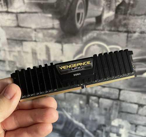 Оперативная память DDR4 8GB Corsair 2400mhz