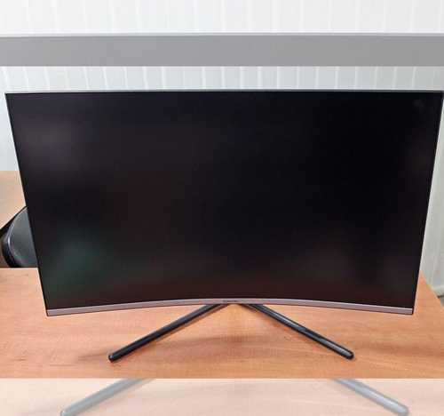 Изогнутый 4K монитор 32" Samsung U32R590CWI