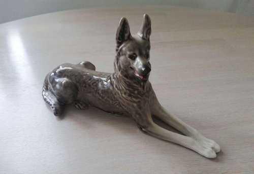 Фарфоровая статуэтка Собака лфз СССР