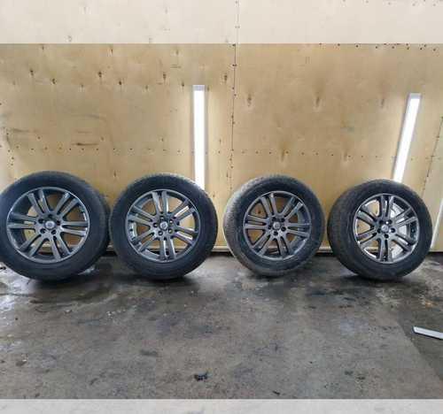 R 18 Volvo XC 90