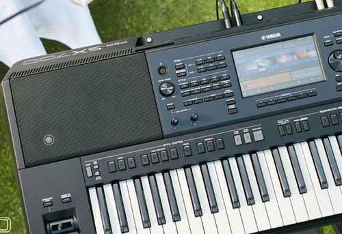 Yamaha PSR-SX700 синтезатор с автоаккомпанементом