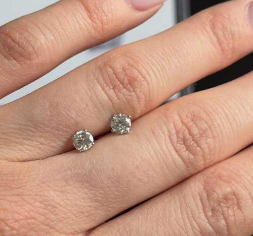 Серьги с бриллиантом по 0.3 ct в наличии