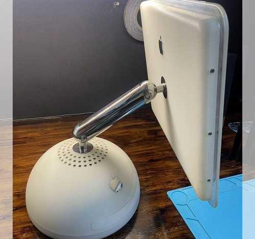 Лампа Джобса iMac G4
