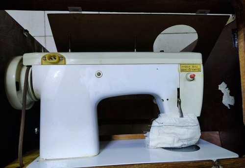 Швейная машинка чайка - 142М