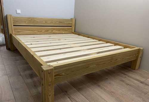 Кровать из массива лиственницы