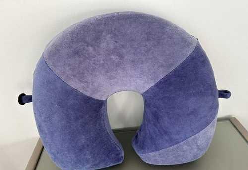 Подушка дорожная со съемным чехлом фиолетовая
