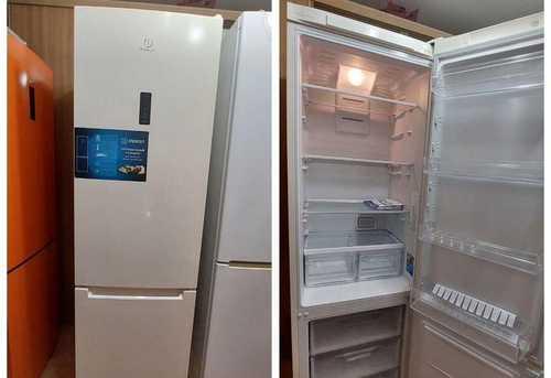 Холодильник бежевый