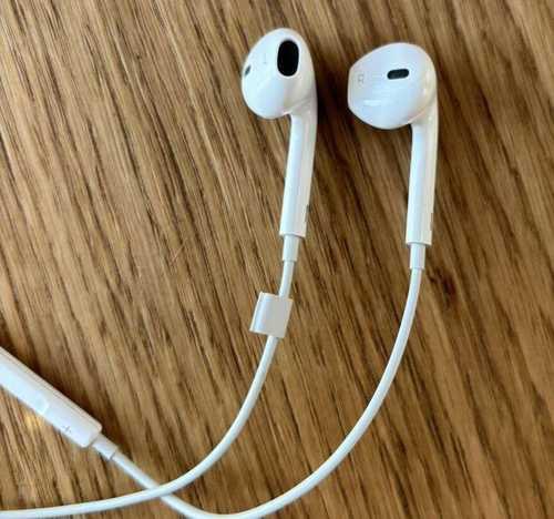 Наушники apple earpods с разъемом lightning