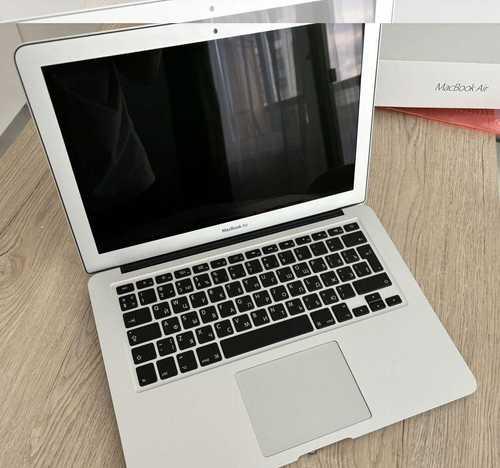 Apple MacBook Air (13-inch, 2017)