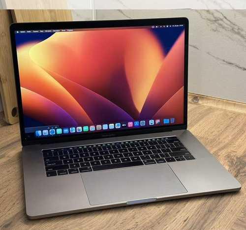 Macbook pro 15 2017 i7/Radeon Pro/16/256gb