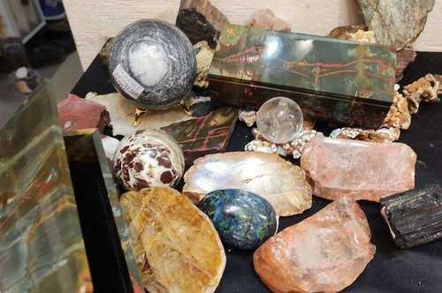 Коллекционные минералы, шары из камня, шкатулки