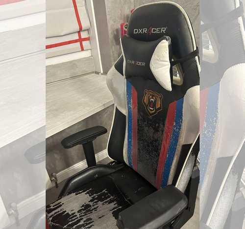 Игровое кресло dxracer