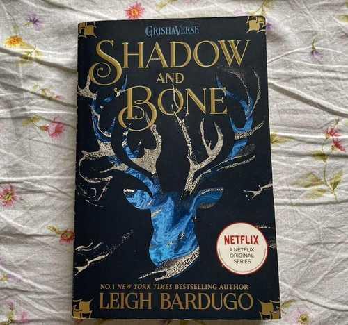 Shadow and Bone - Leigh Bardugo на английском