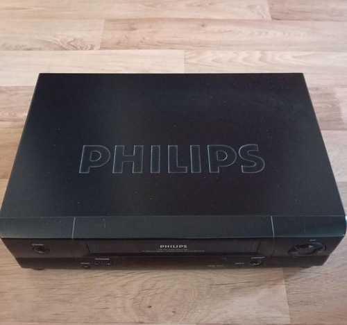 Видеомагнитофон "philips VR401 /58"