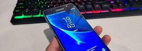 Samsung Galaxy J7 (2016). Состояние Дисплея Отличн