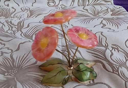 Фигурка-цветок из селенита