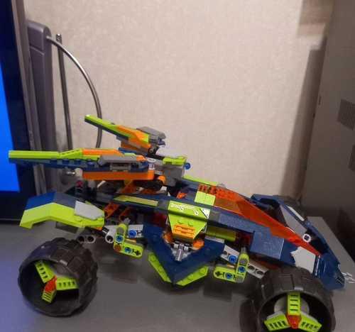 Lego Nexo knights Вездеход Аарона