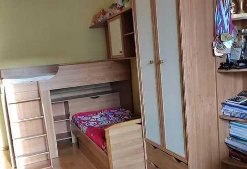 Двухъярусная кровать со шкафами, вместе с матрасом