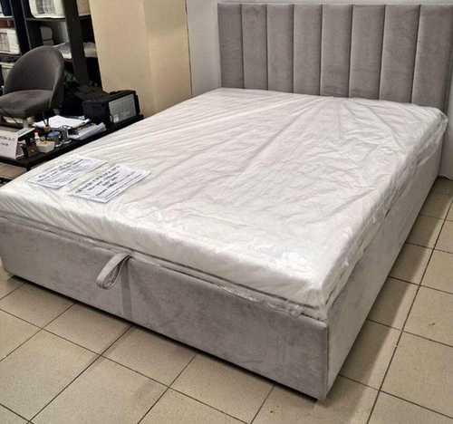 Кровать двухспальная с матрасом 160 200 в наличии