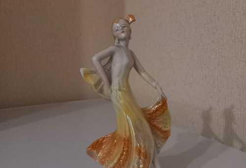 Фарфоровая статуэтка "Танцовщица"