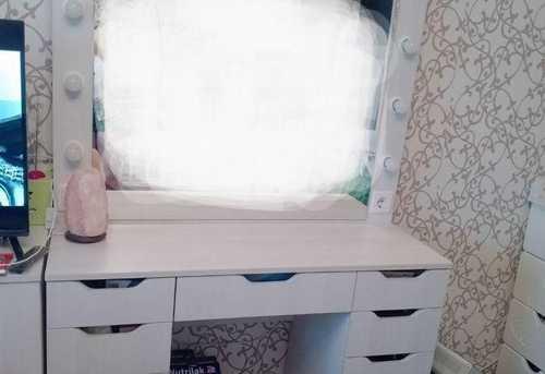Туалетный столик с зеркалом и подсветкой бу