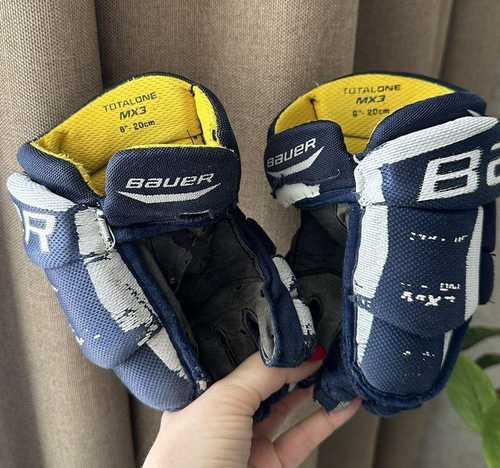 Хоккейные перчатки bauer