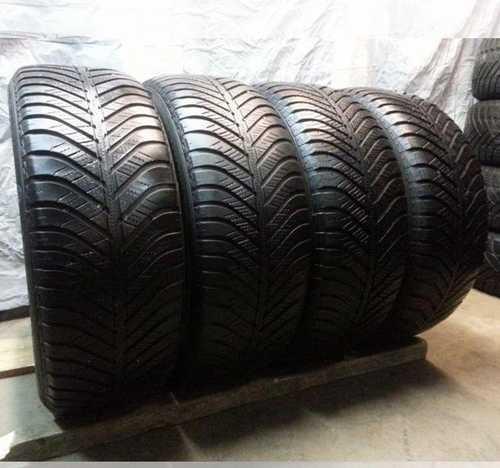 Goodyear Vector 4Seasons 215/55 R16