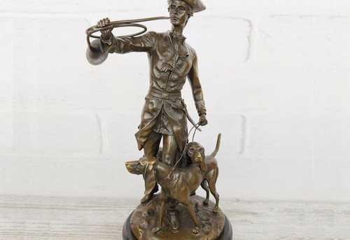 Скульптура "Охотник с гончими"