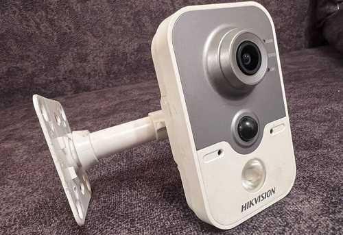 Камера видеонаблюдения HikVision DS-2CD2432F-IW