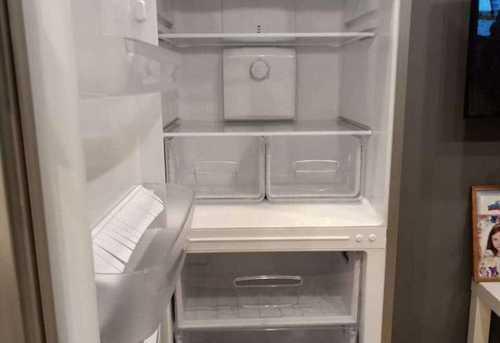 Холодильник Indesit неисправный