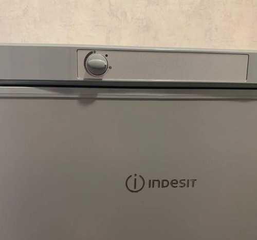 Холодильник - новый. Indesit