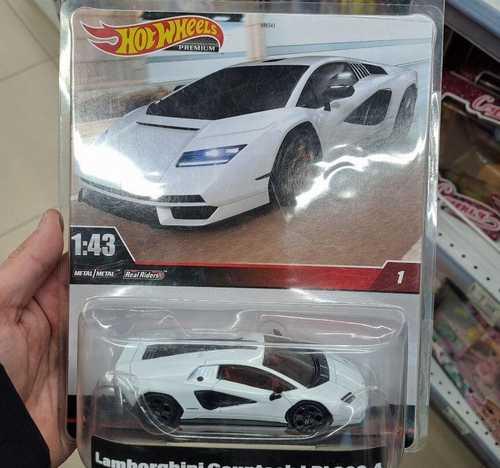 Hotwheels 1:43 Lamborghini Countach LPI 800-4