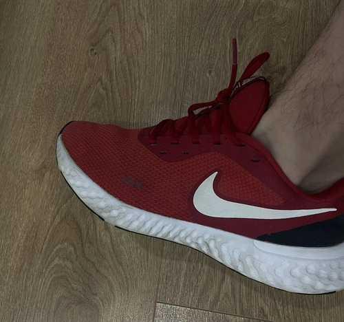 Кроссовки nike revolution