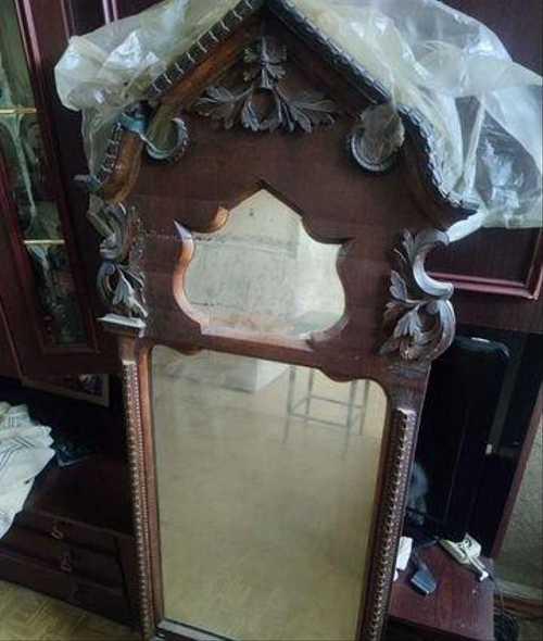 Старинная антикварная мебель. Зеркало