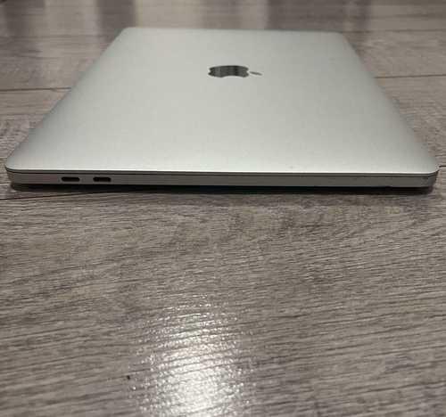 MacBook pro 13 A1706 (touch bar)