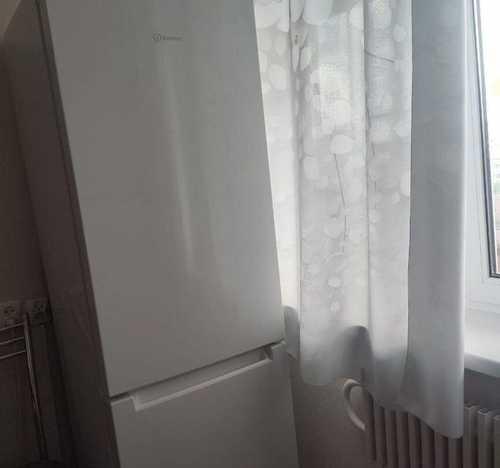 Холодильник indesit DS 318 W