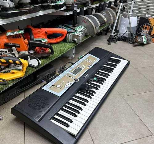 Синтезатор Yamaha PSR-R200 (Т)