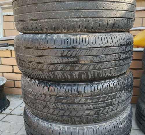 Michelin Latitude Tour HP 215/70 R16
