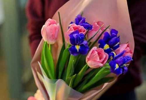 Букет с ирисами и тюльпанами цветы и подарки на де