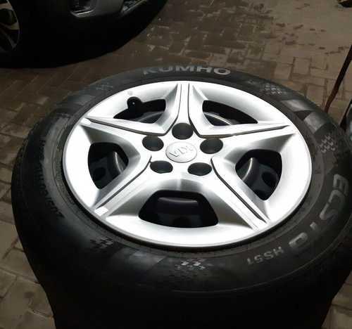 Kumho Ecsta HS51 205/60 R16 92H